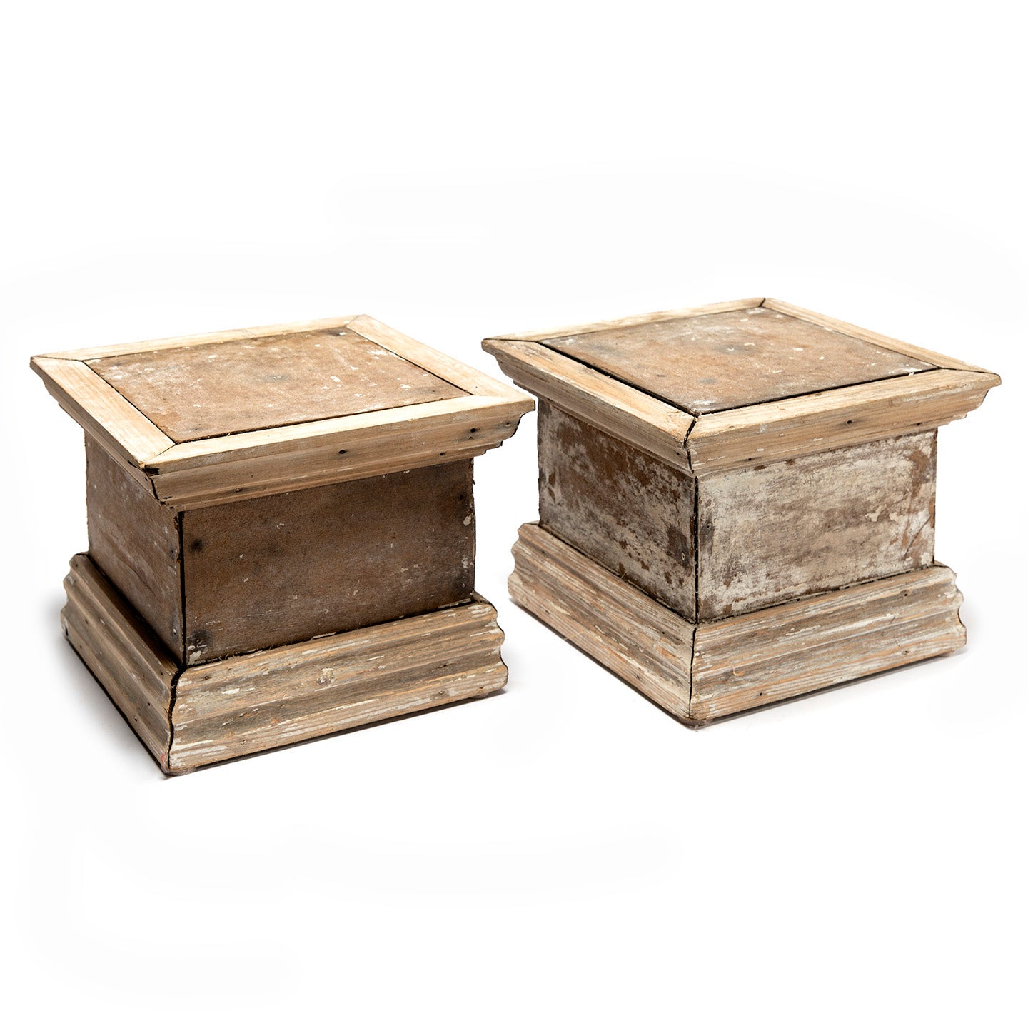 Vintage White Wooden Plinth – FOUND
